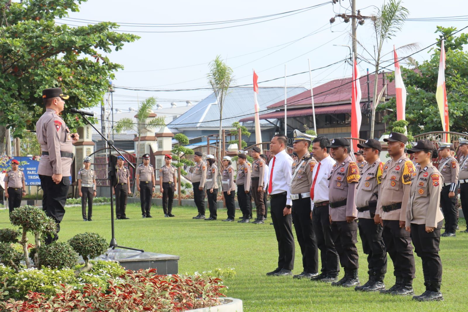 Polres Pelalawan Gelar Upacara Kenaikan Pangkat dan Pemberian Penghargaan kepada Personel ...